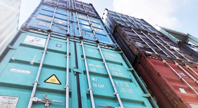 Choisir entre conteneur maritime standard ou de grande capacité